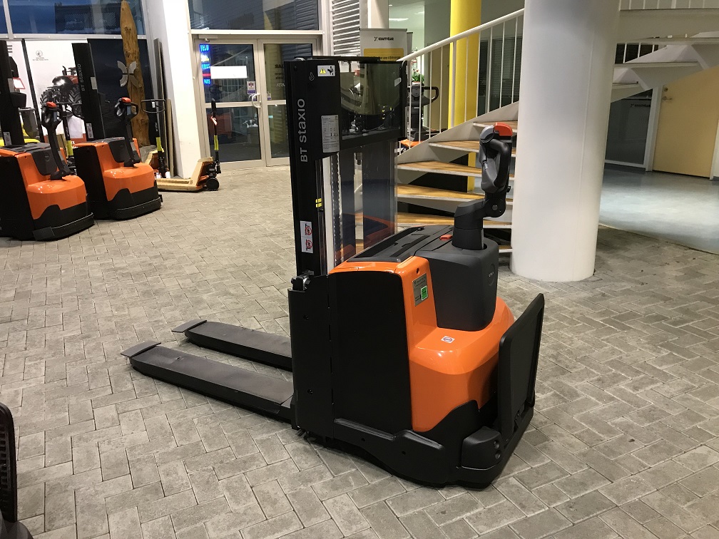 Toyota SWE200D tvöfaldur staflari - Kraftvélar