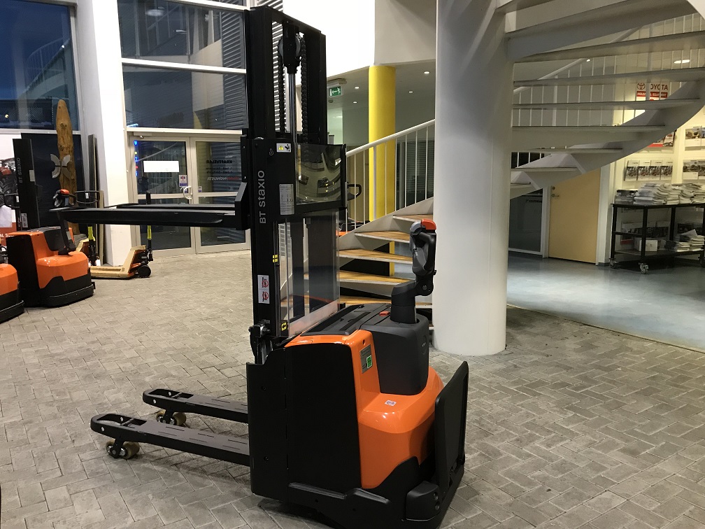 Toyota SWE200D tvöfaldur staflari - Kraftvélar